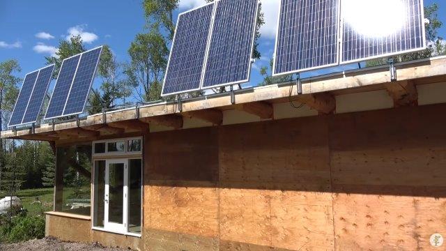 Family Of 7 Living Entirely Off Grid In Northern Canada